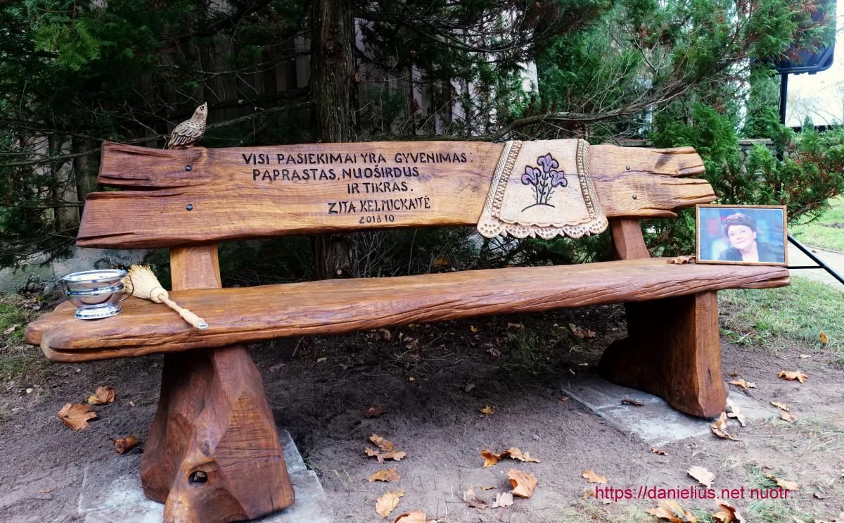 Suoliukas Zitai Kelmickaitei atminti