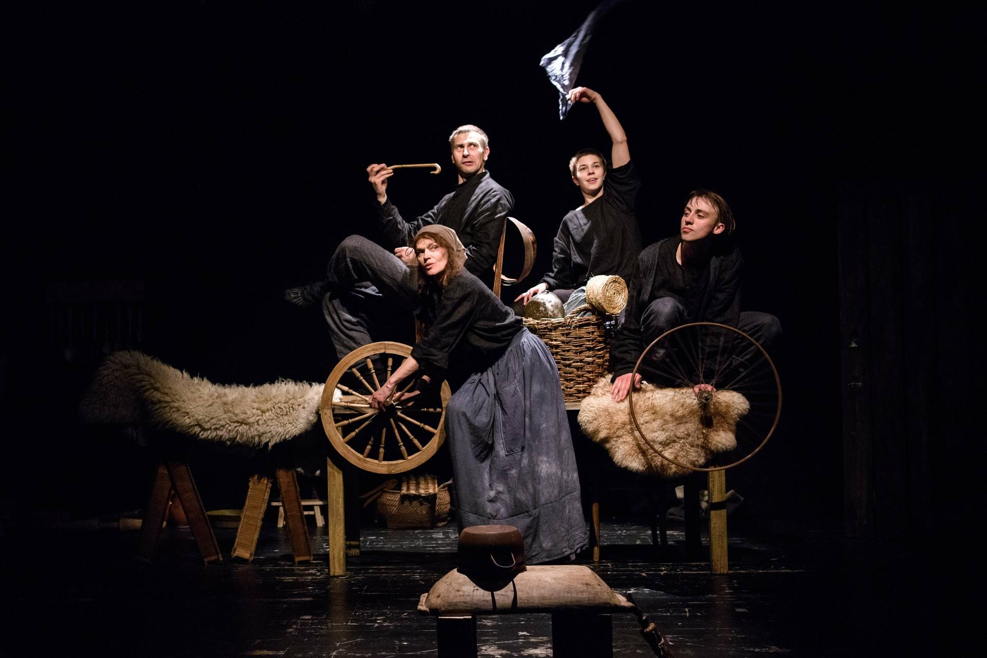 Jaunimo teatro gastrolės Alytuje: Robinzonas Kruzas pagal Simoną Daukantą