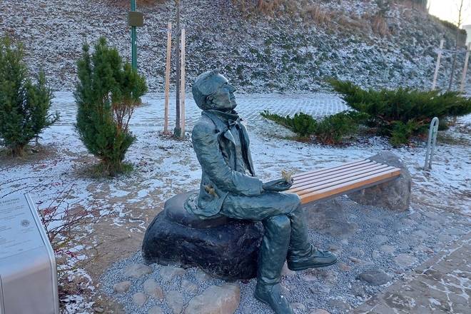 Sculpture "To the Stars" (dedicated to the poet Antanas Saulynas)